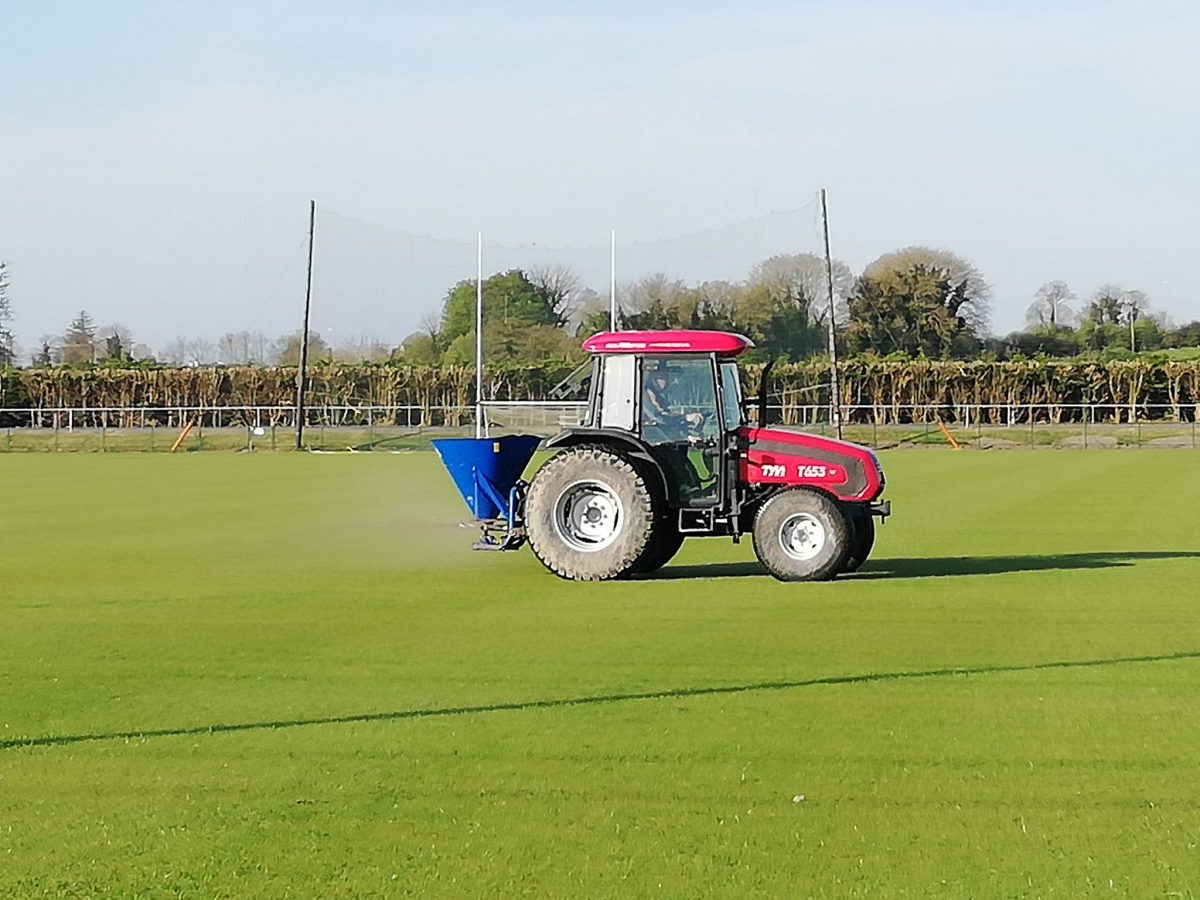 Liquid Fertiliser V Granular Fertiliser on Sports Turf | Turfcareblog